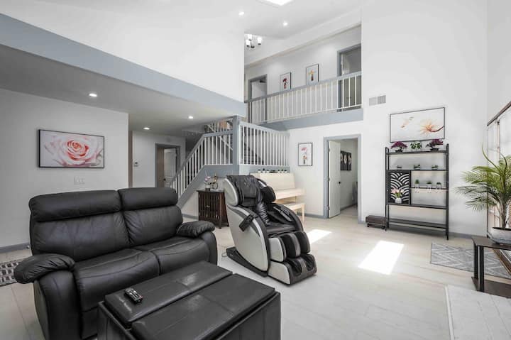 Leisure House With 5bdr & 3ba Perfect For 11! - West Covina, CA