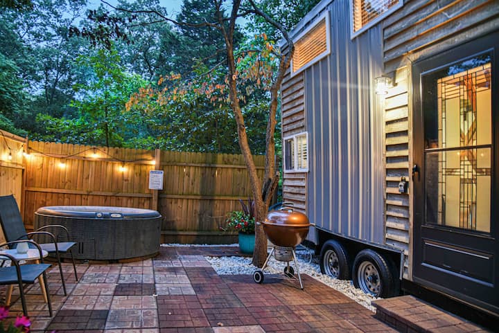 Asheville Amazing Tiny House & Hot Tub - Asheville, NC
