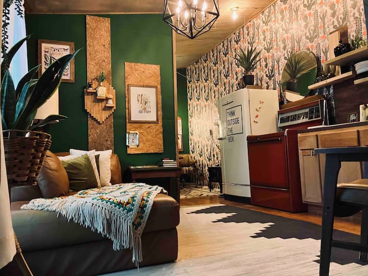 The Bo Hotel-remote Work Friendly Stay - Huntsville, MO