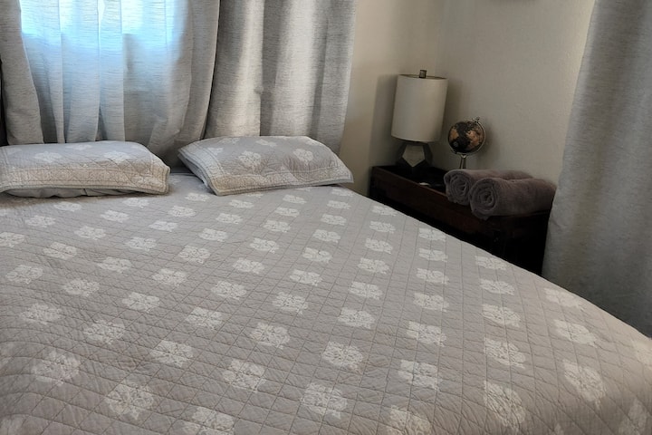 Private Bedroom, Remodeled, And Your Own Bathroom! - Simi Valley, CA