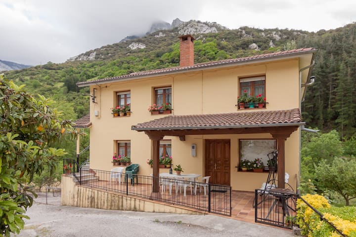 Casa Desfiladero  Potes Lebeña Picos De Europa - Potes