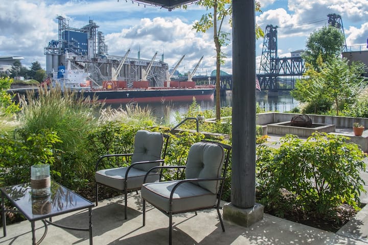 Waterfront Pearl District Condo W/ Bridge Views - Portland, OR