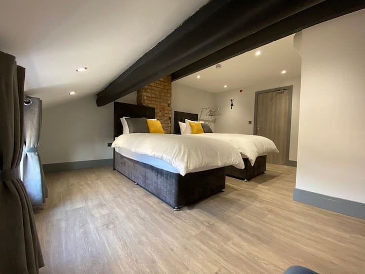 Contemporary Twin Room In City Centre - Preston