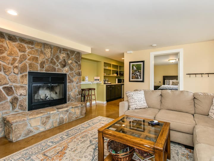 Excellent Views & Short Walk To Downtown Asheville - Asheville, NC