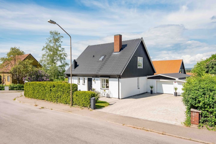 Trevlig Villa Nära Centrum & Varamon - Motala