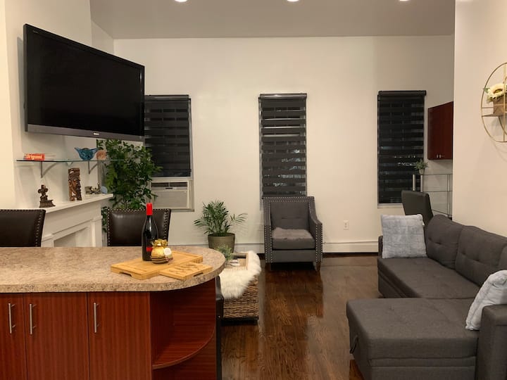Charming 2-bedroom With Work Space In Bushwick - New York City