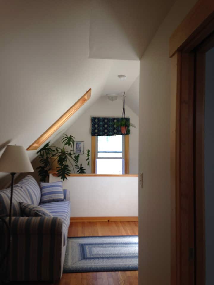 Sweet Suite,2rms & Full Bath Near Brattleboro Cntr - Brattleboro, VT