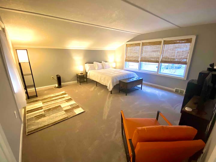 Private Suite Close To Downtown! - Fort Wayne, IN
