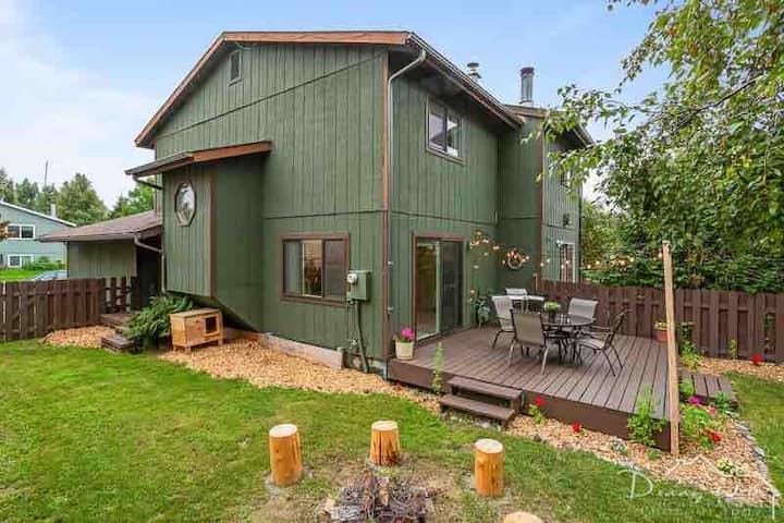 Come Relax At The Lake Hood Cottage! - Anchorage, AK