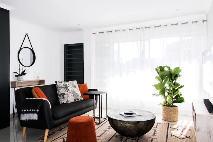 Luxurious Sandton Central Garden Apartment - Sandton