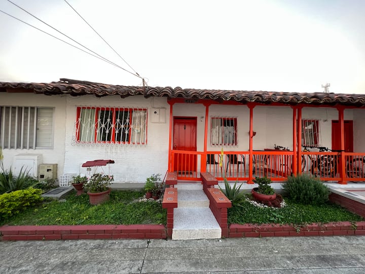Casa Calarcá - Conjunto Cerrado+wifi+mascotas - Armenia, Colombia