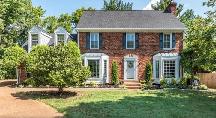 Enchanting  Franklin Family Home - Franklin, TN