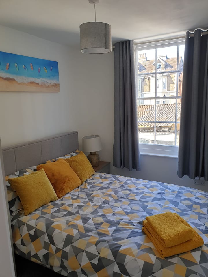Swish 2 Bed Period Flat 2 Minutes From The Beach - Deal