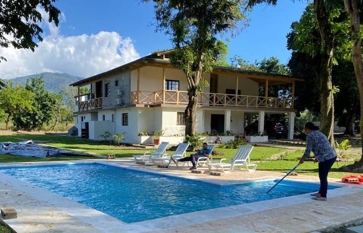 Villa Familiar. Frente Al Río. - Jarabacoa