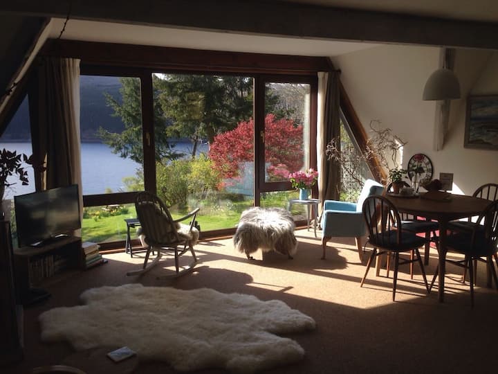 Bedroom & Private Lounge With Loch Ness View - Drumnadrochit