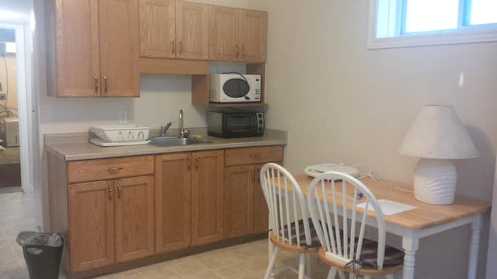 Separate Entry Basement Apt Near Uw & Wlu - Waterloo