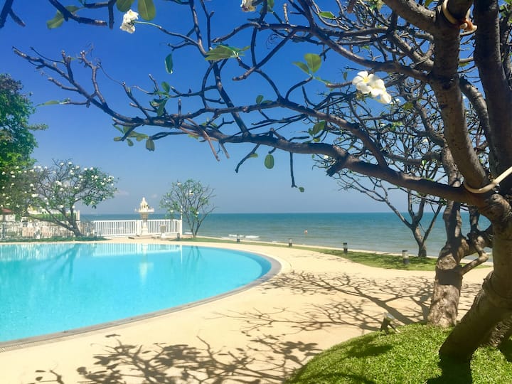 Beautiful Spacious Beachfront Apartment - Hua Hin