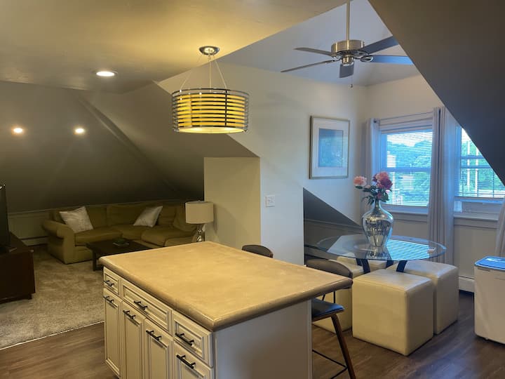 Roomy Two Bed Five Mins To Downtown Providence - Rhode Island