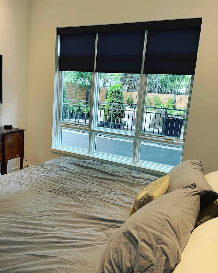 Lovely Room In 2 Bdrm Duplex With Giant Backyard. - Brooklyn, NY