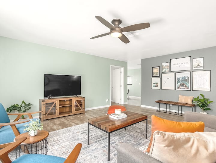 Garden Oasis Home, Garage Parking! 7min To Airport - Fresno, CA