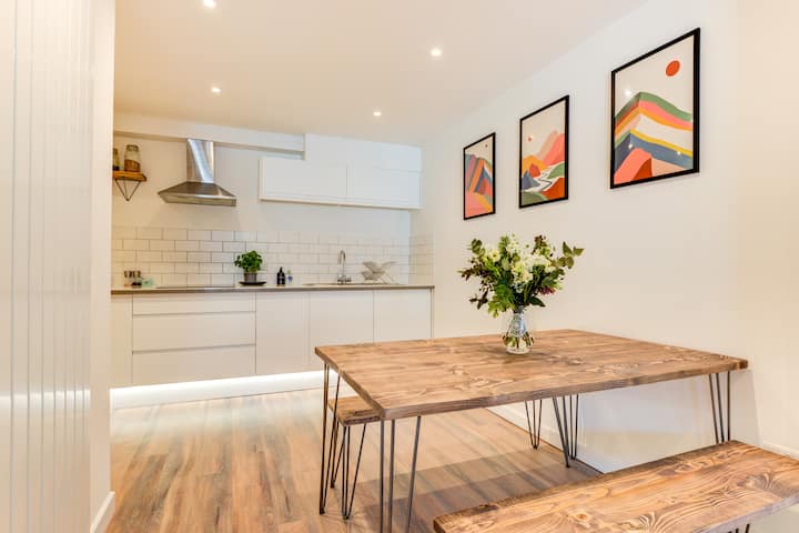 Beautiful And Central Modern 2 Bedroom Apartment - Brighton