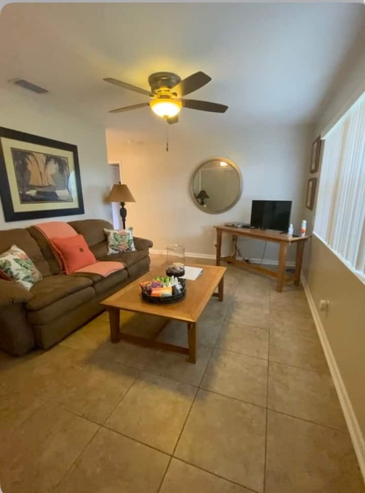 Beachy Bungalow Off Ocean Drive In Vero Beach - Vero Beach, FL