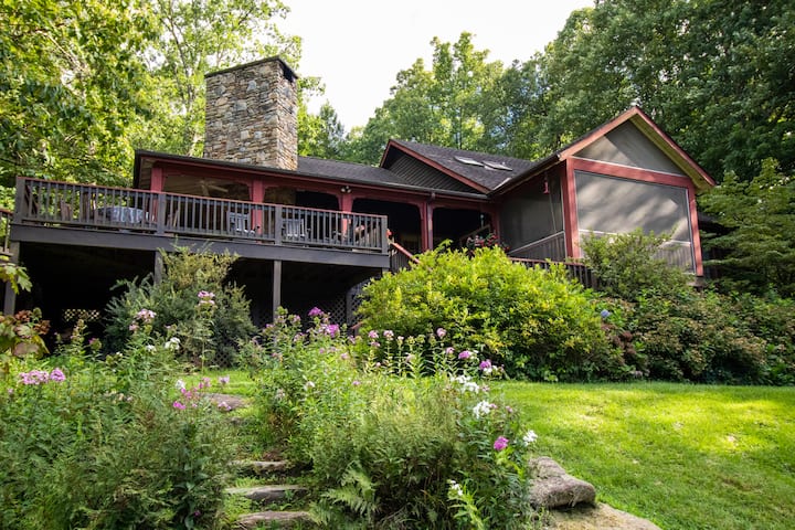 Quiet Mountain Cottage Home - Hendersonville, NC