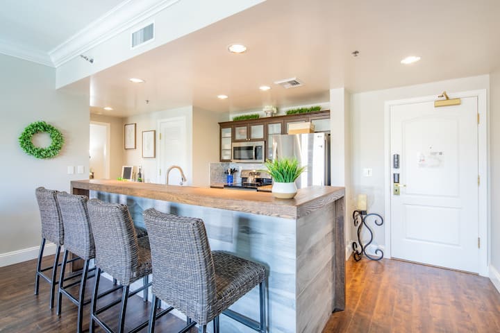 Plush 2-bed 2-bath Condo Suite With Amazing Views! - Lake Las Vegas, NV