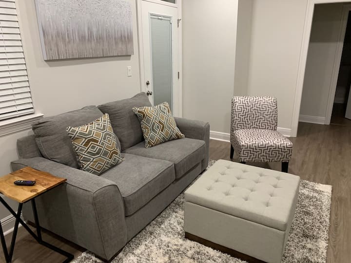 Updated Centrally Located Aparment With Balcony! - Mobile, AL