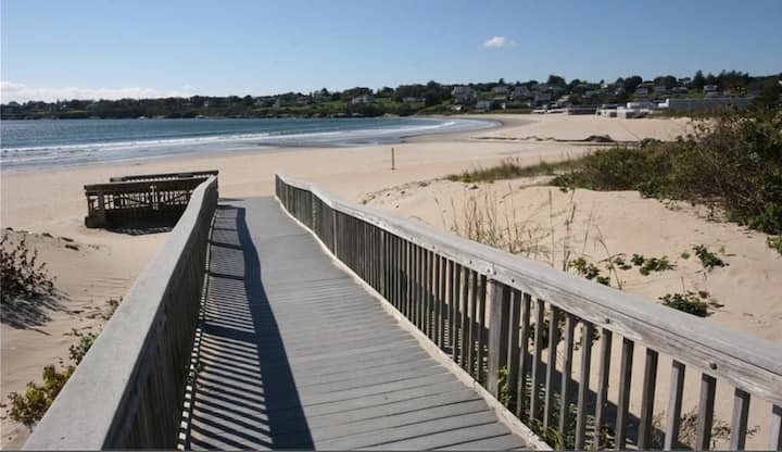 "Hope Cabin" Bonnet Shores, Narragansett - Narragansett, RI
