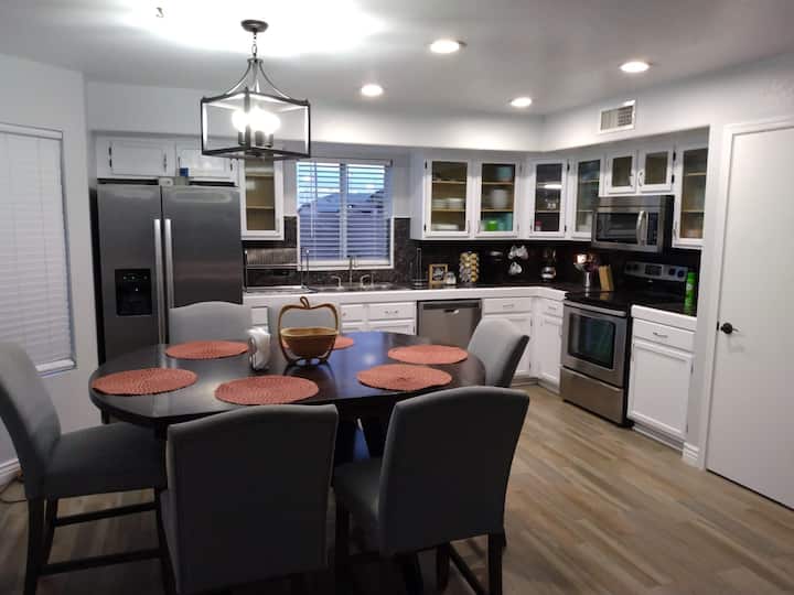 Stadium Side Serenity: Your Home Away From Home - Glendale, AZ