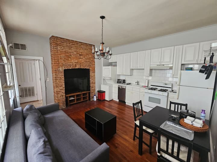 Mount Vernon 1bdrm Delight! - Baltimore, MD