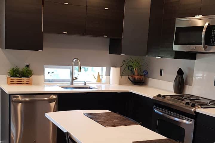 Modern Condo(microsoft) - Private Entrance,kitchen - Redmond, WA