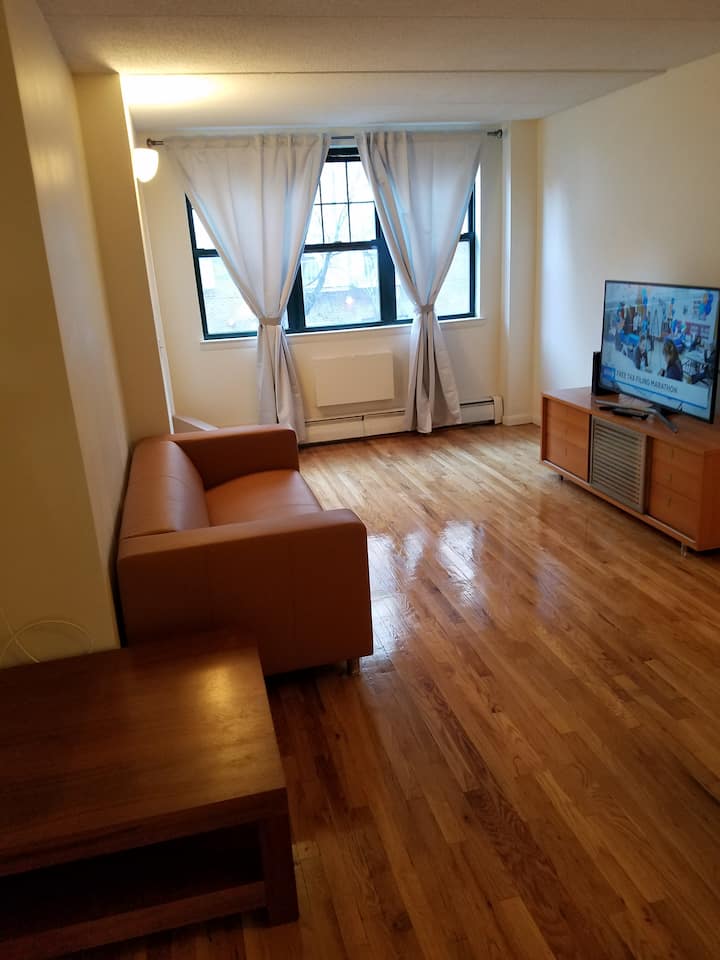 Spacious & Clean 2-bedroom In Prime East Village - New York