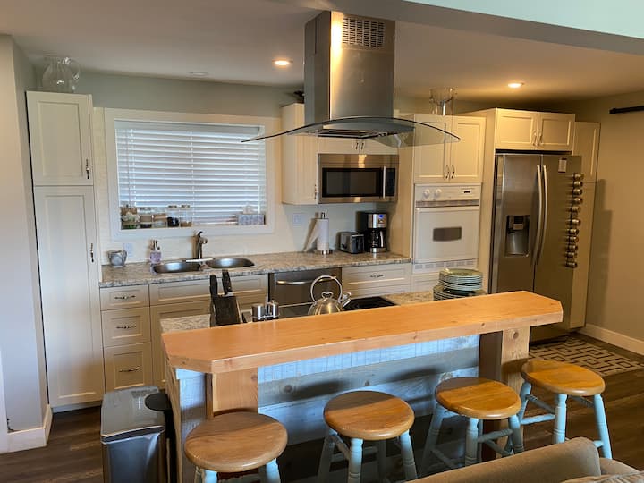 Lakeside Suite - Peachland