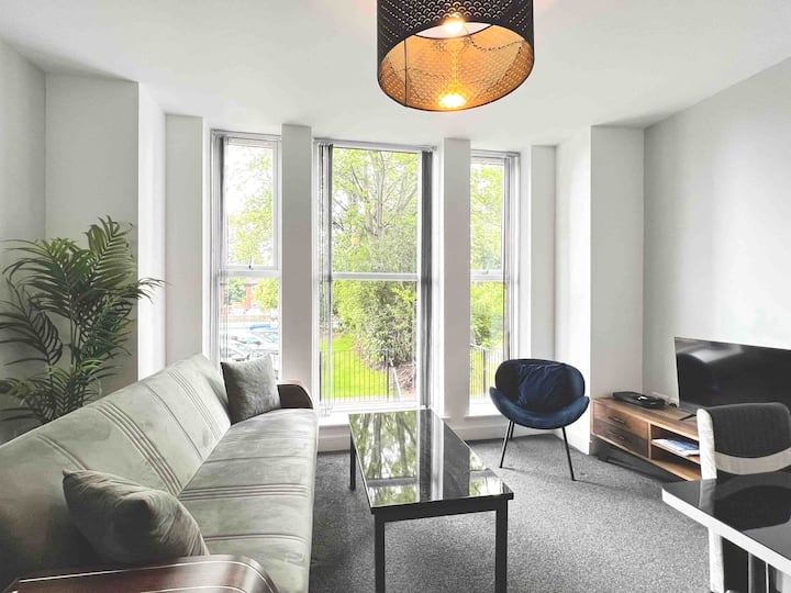 Cosy 2-br Flat Near Salford Royal With Parking - Salford