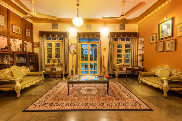 Ambient Private Bedroom @ Bakshi Heritage - Lucknow