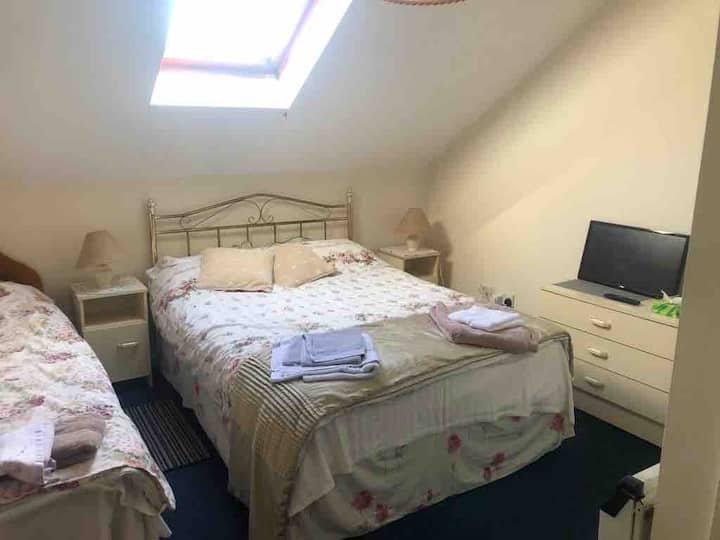 Rossmore House The Square Coalisland-3 Person Room - Dungannon