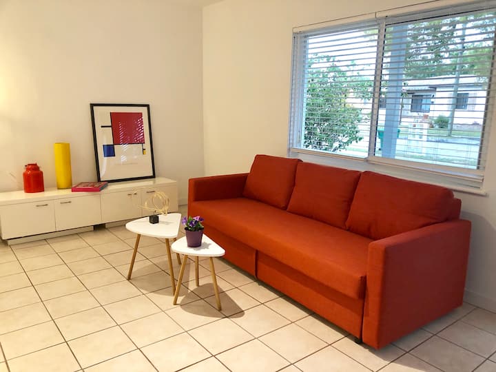 Charming, Spacious Apartment Excellent Location - Coral Gables, FL