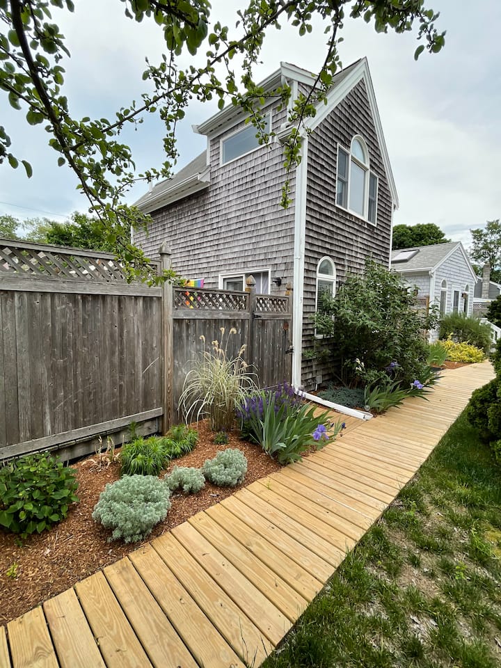 Newly Renovated Cottage For 2 With Outdoor Space - Provincetown, MA