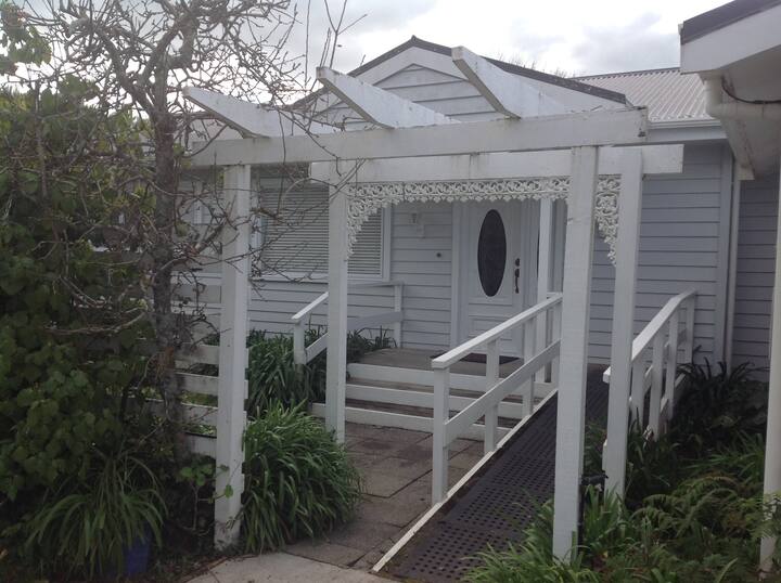 Te Puke Ceramics - Te Puke