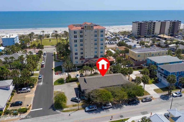 Jax Beach South Condo 1.5 Blocks From Beach - Ponte Vedra Beach, FL
