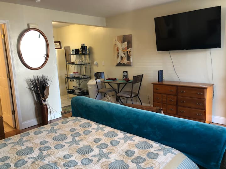 Beachside Love Nest Close To Keesler - Biloxi, MS
