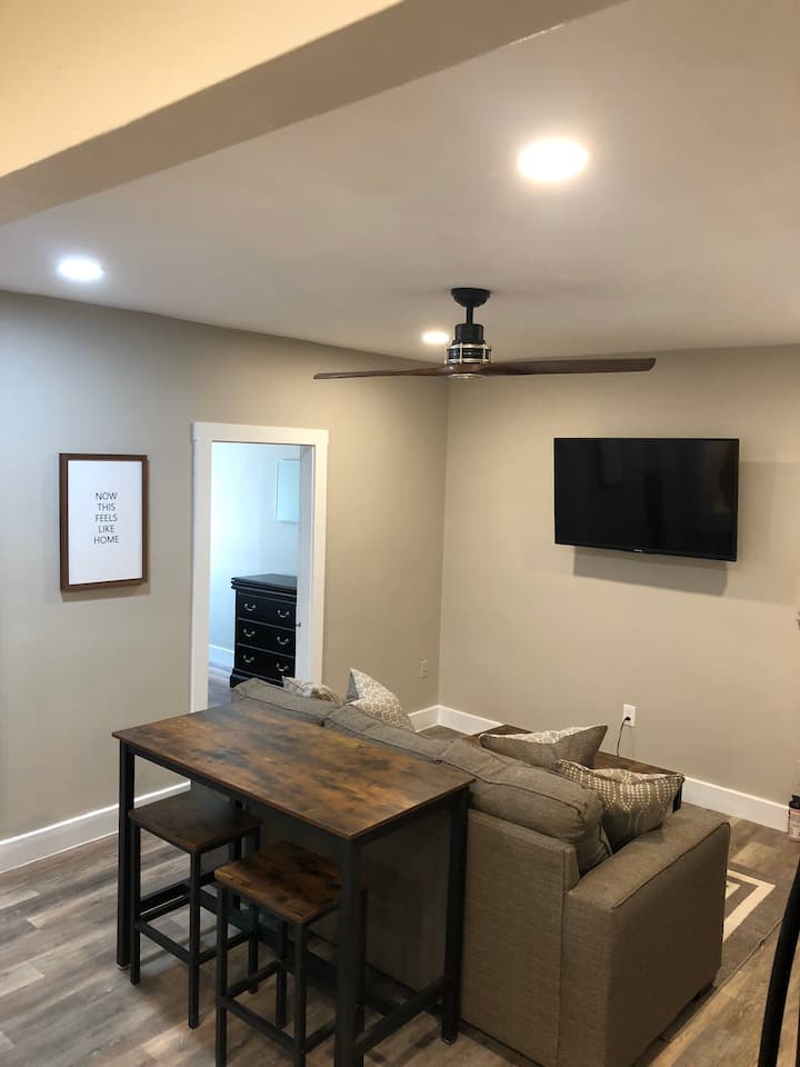Renovated 2 Bedroom Located Downtown - Manchester, NH