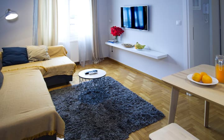 In Front Of The Acropolis Museum - Atenas