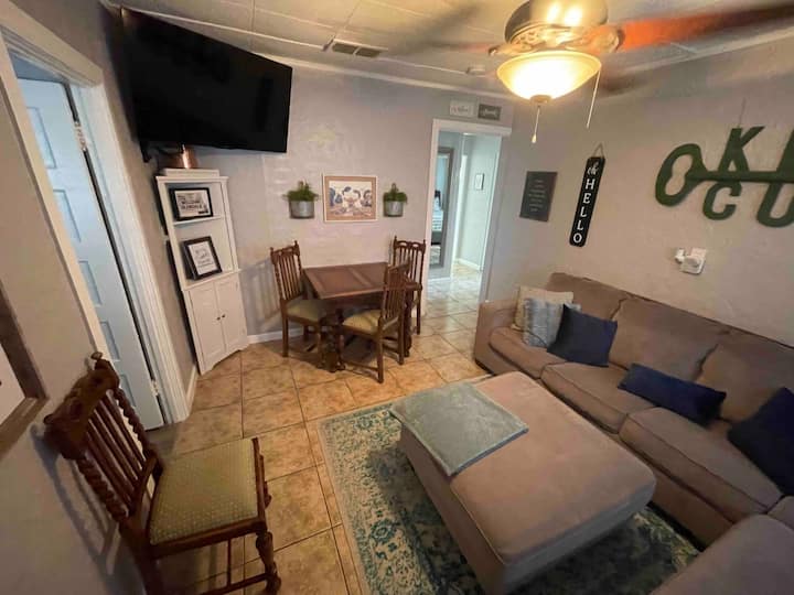 Quaint Bungalow Near Cardinals Stadium - Glendale, AZ