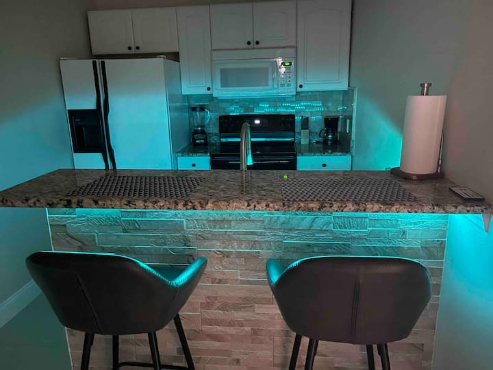 West Tampa Villa 2 With Pool Oasis- Near Stadium - Tampa, FL