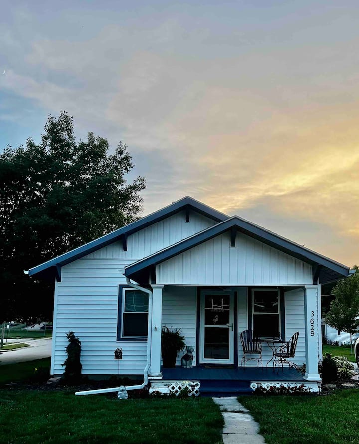 An Original Farmhouse, Completely Redone. - Lincoln, NE