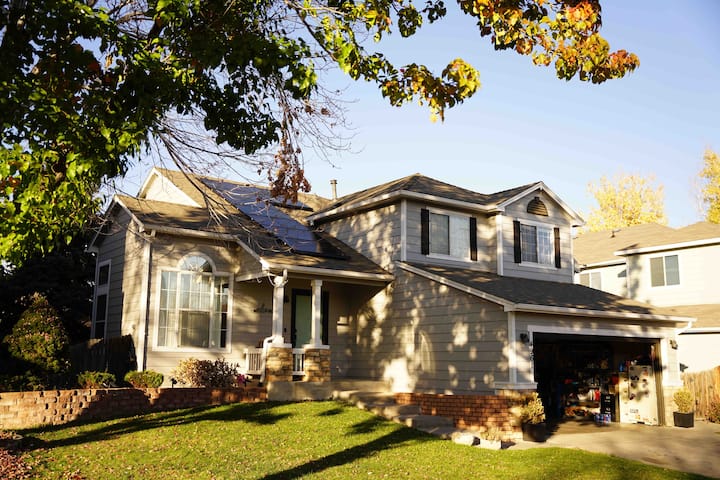 Charming Broomfield Home Close To Everything! - Broomfield, CO