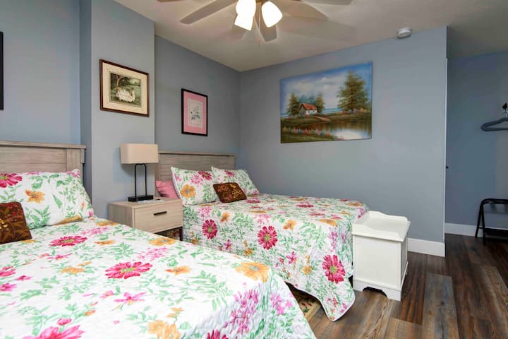 Garden, Room 6 Upper Level - Branson, MO